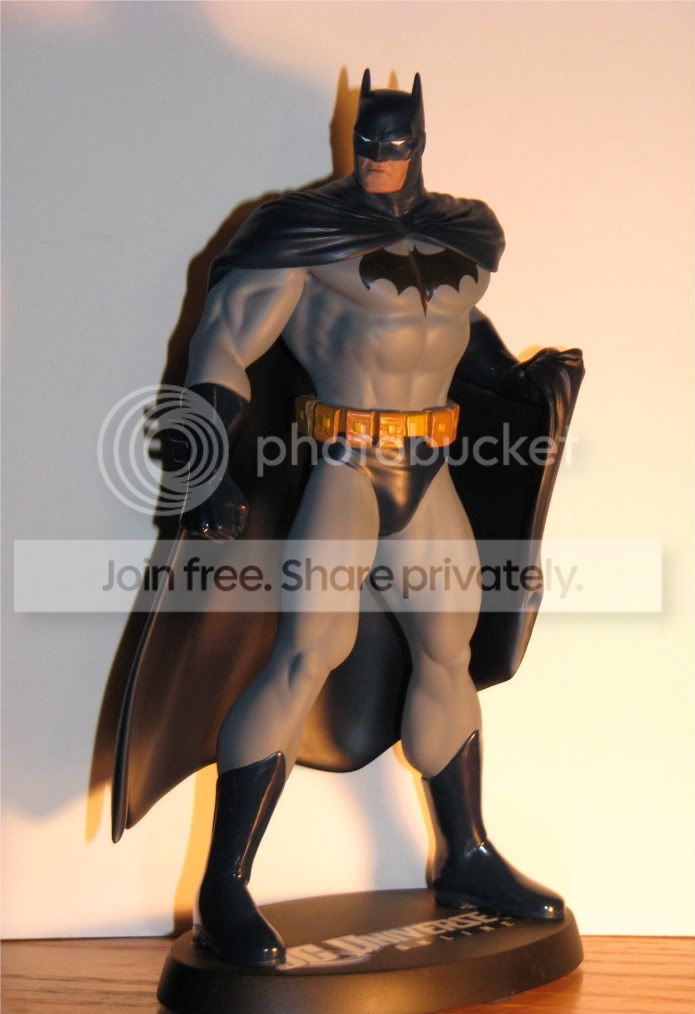 DC Universe Online Batman/Catwoman - Statue Forum