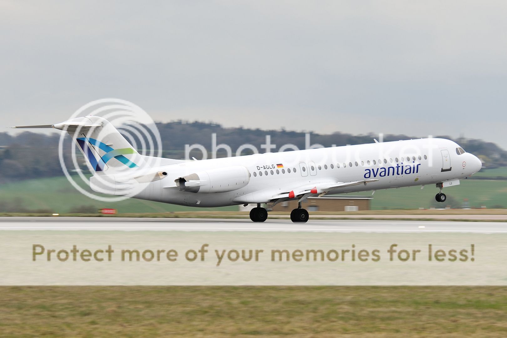 Avanti Air F100 @ Luton Today ! - Civilian Aviation